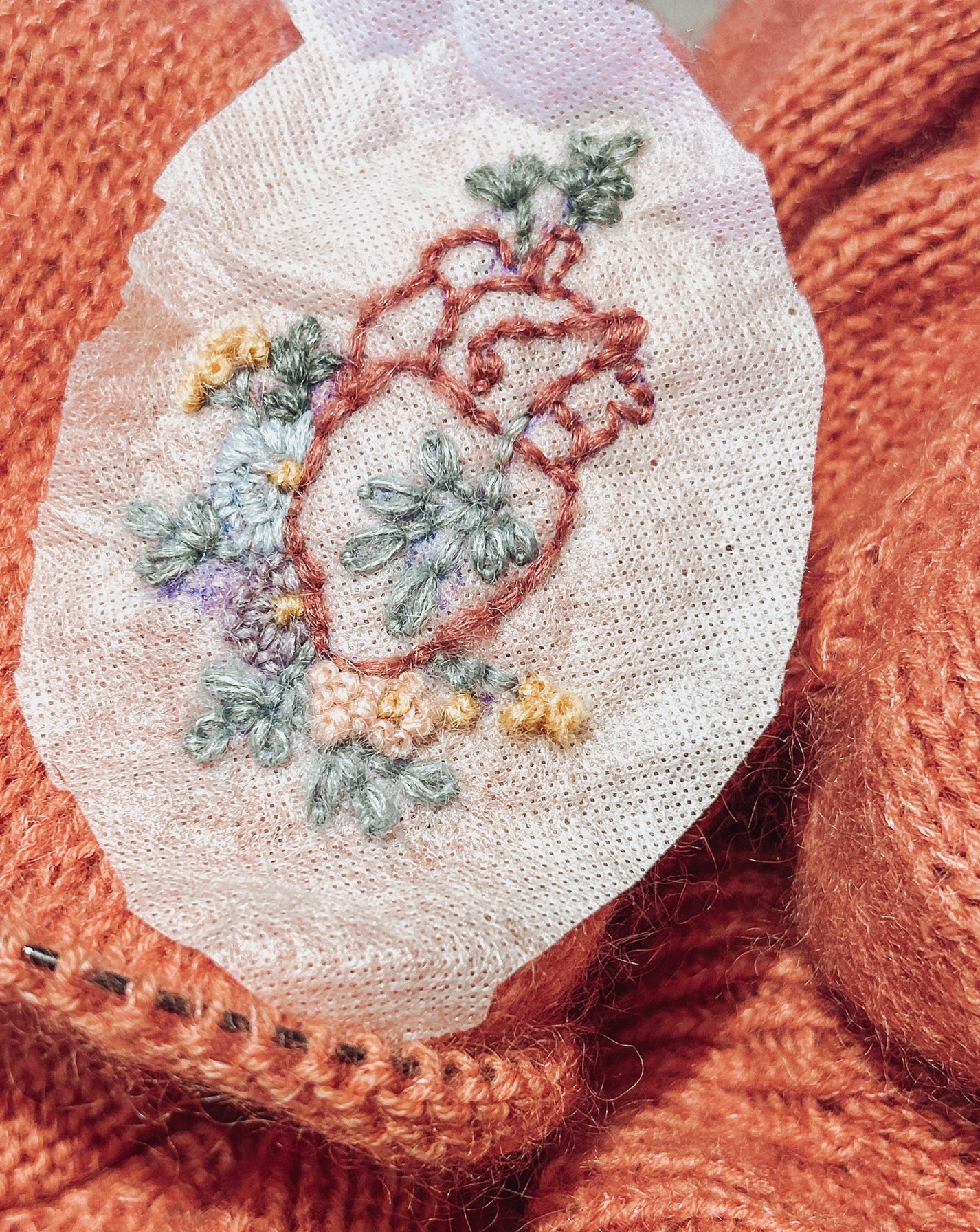 Anatomisk hjerte pakke - Genser & broderi – knitbyjacobsen